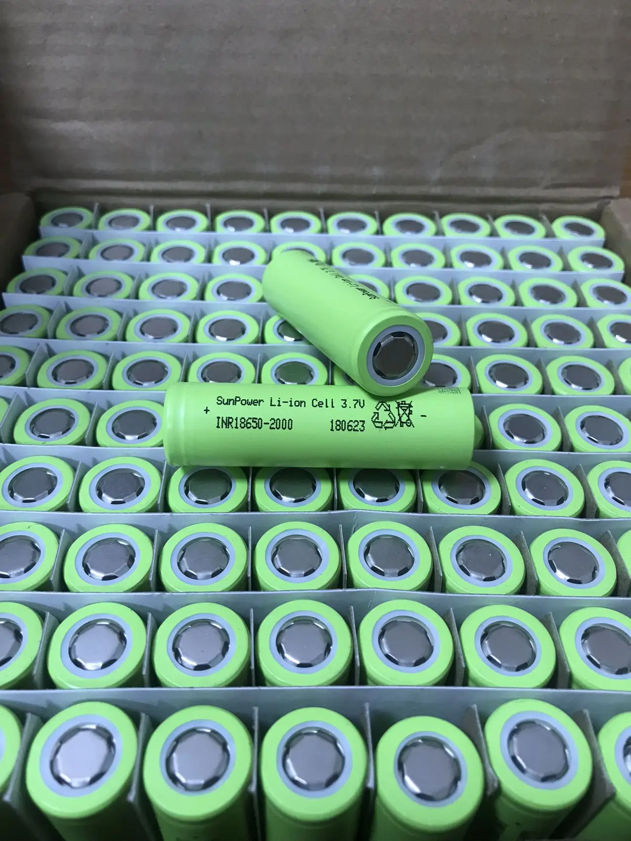 bulk stock cylindrical lithium cell 18650 2000mah 3.7V rechargeable li ion batteries cell ...